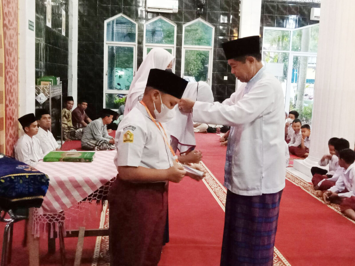 Pengurus Masjid Al Iman Buka Pesantren Ramadhan 1443, Pentingnya Etika ...