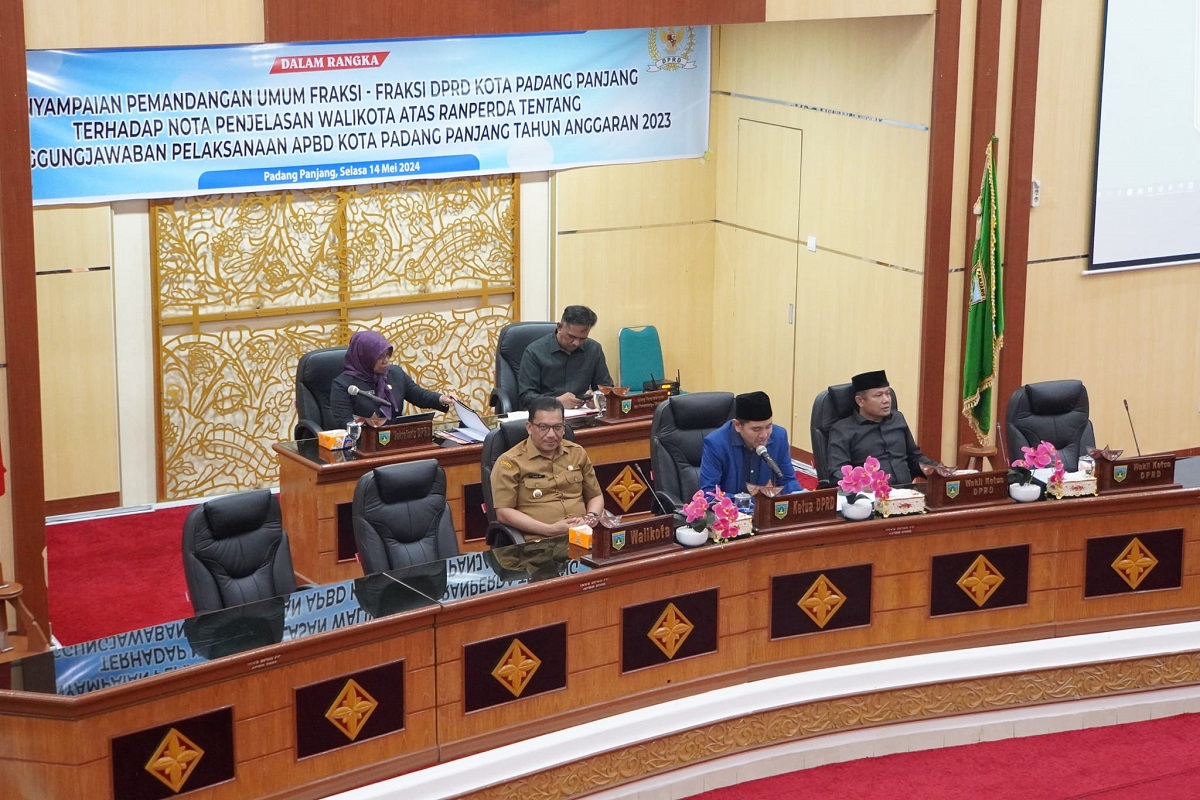 DPRD Sampaikan Pemandangan Umum Ranperda Pertanggungjawaban APBD 2023