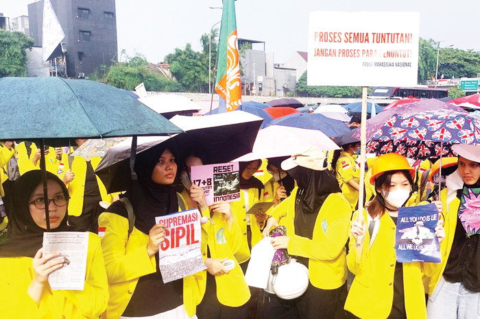 BEM UI Gelar Aksi Demo Hari ini, Tuntut Turunkan Harga BBM hingga ...